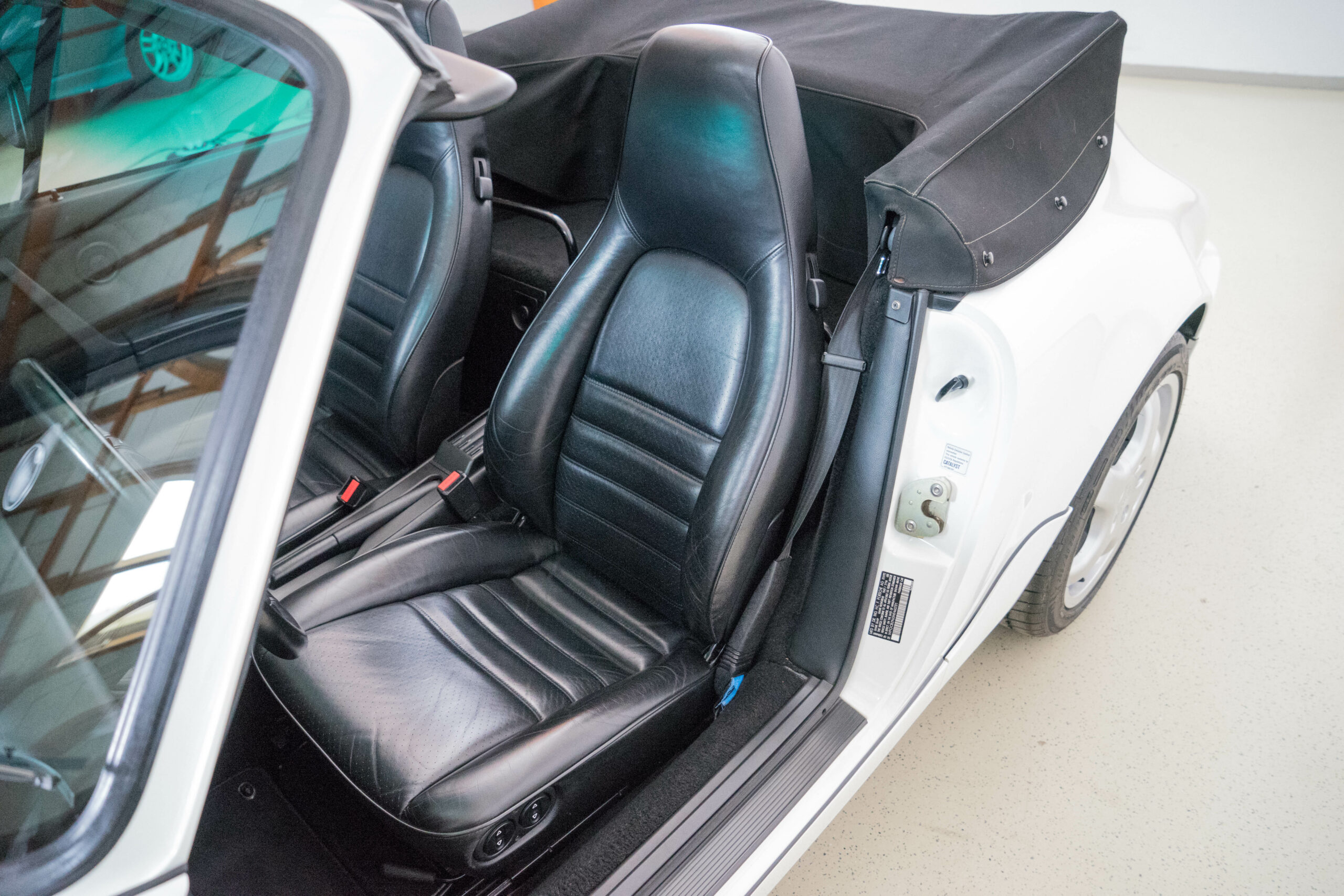 Fine Classic Cars GmbH - Porsche 964 C4 Cabriolet